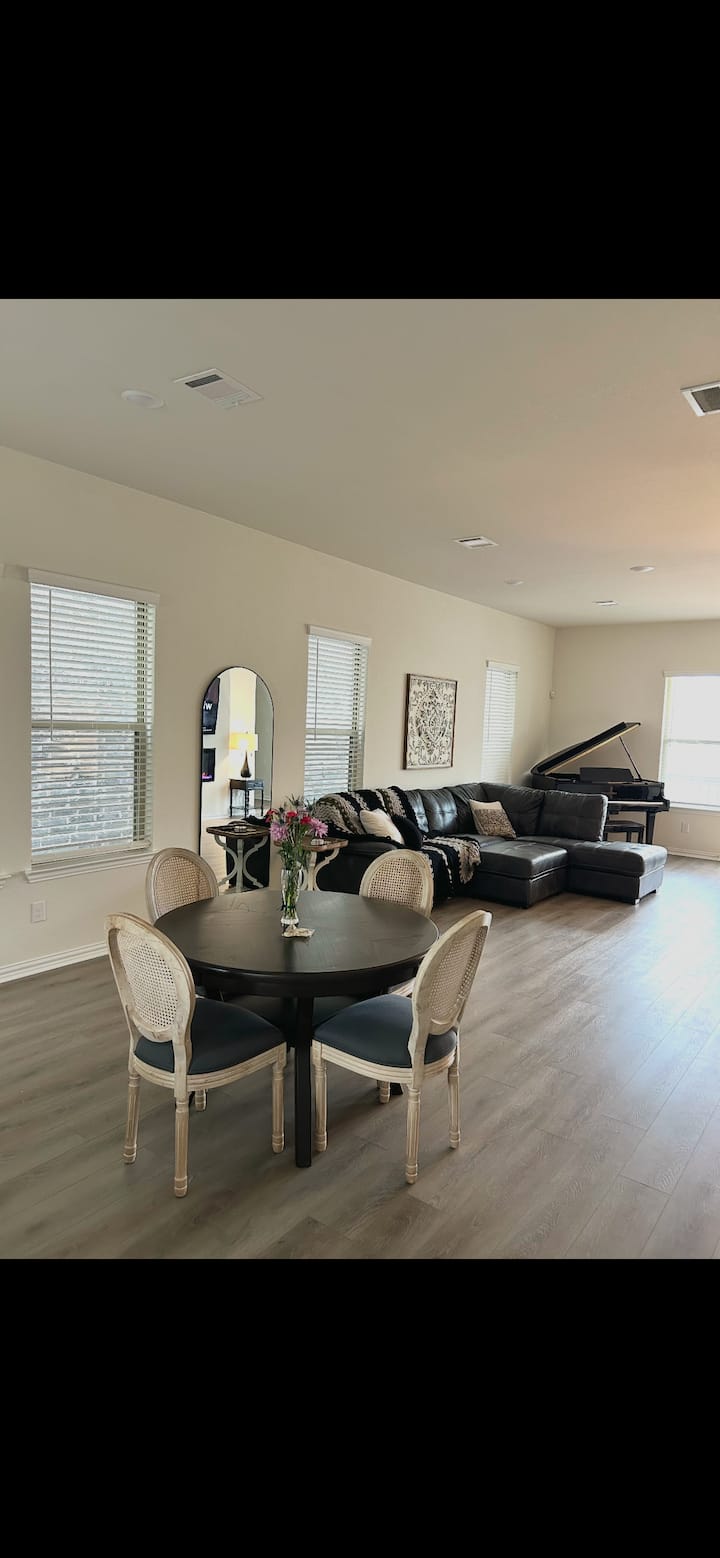 3br Townhome In The Heart Of Dfw - North Richland Hills, TX