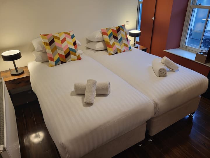 Westport Rooms - King / Twin Room - Room 3 - Westport