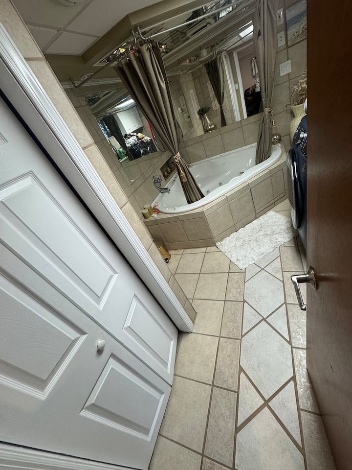 Lower Level Apartment, Perfect For Draft Weekend - Monroeville, PA