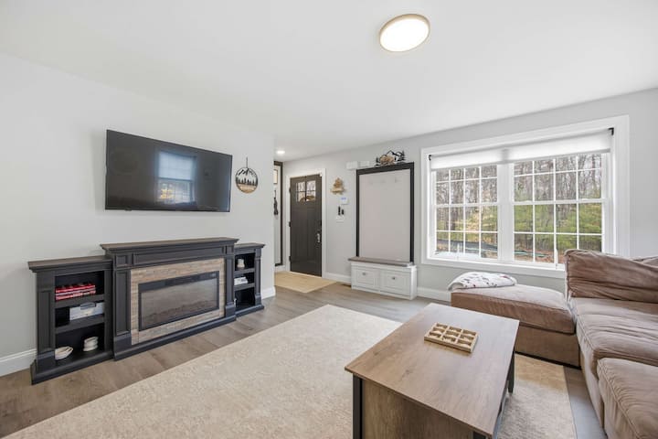 Lake Life Awaits: Steps To Weirs Beach & Fun Park - Laconia, NH