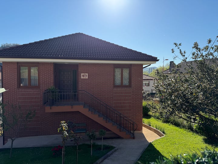 La Casa Roja Solares - Solares