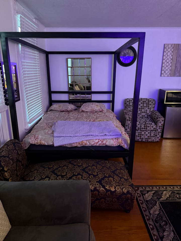Penthouse Hidden In The Heart Of Town. - Arona, PA