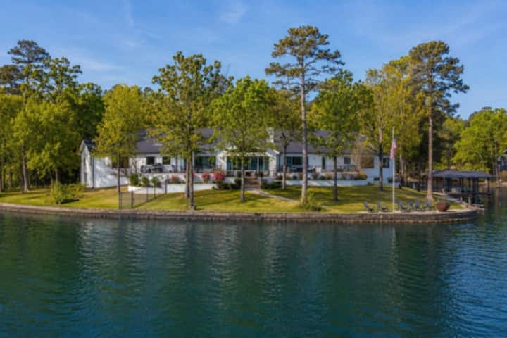 Luxury Lakehouse With 180° Lake Views - Hot Springs Village, AR