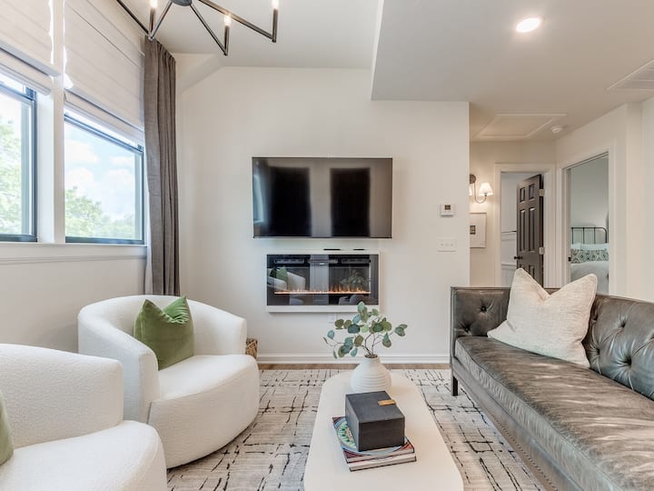 Benton Loft Apartment. Sleeps 4. W-fi. Pets Ok! - Edmond, OK