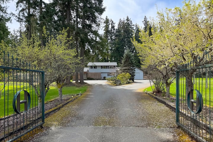 Hidden Hillside Estate - Port Angeles, Washington