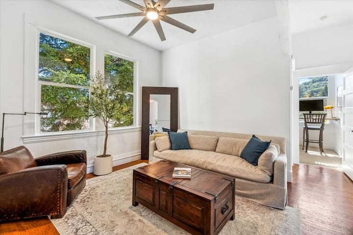 Fairfax, Pet Friendly, With Views And Parking! - San Rafael, CA