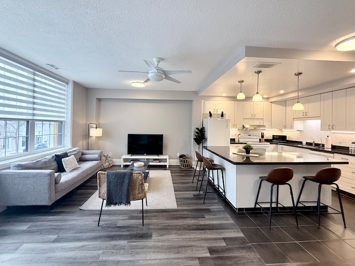 2 Bed/1 Bath/parking Downtown Burlington Apartment - Burlington