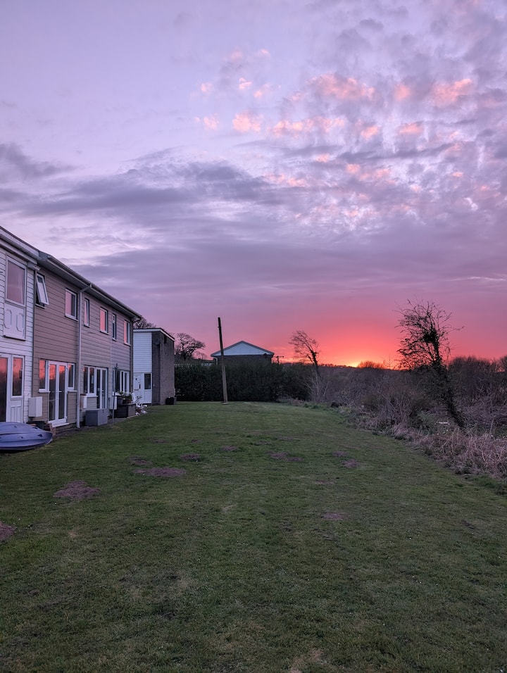 Mid-century Beach Chalet With Internet & Parking - Freshwater East