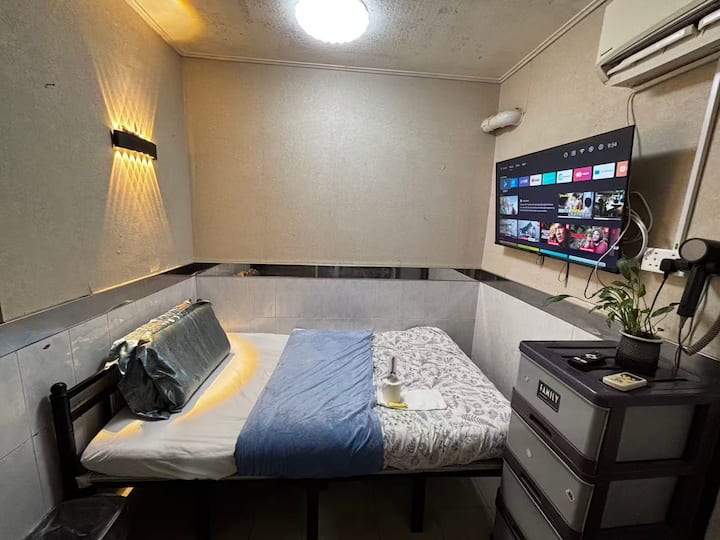 高鐵口歩行只需5分鐘就到，对面就是屆街 - Jordan