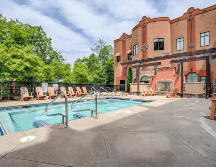 Dells Getaway Sleeps 14 | Near Waterparks & Golf - Wisconsin Dells, WI