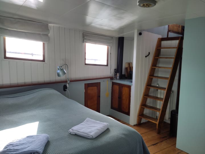 Bed En Boot In Hoorn, Nederland - Hoorn