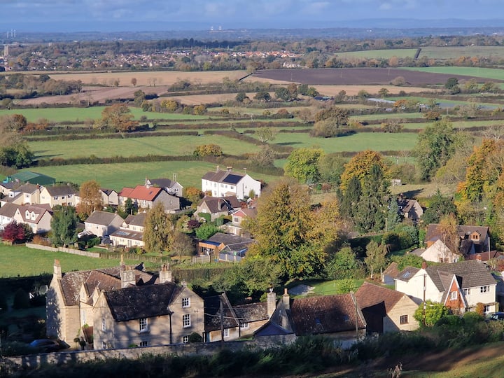 Cotswold Burrow - On The Iconic Cotswold Way - Wiltshire