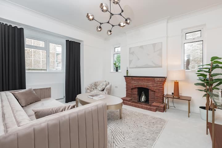 Brentwood Retreat - Brentwood