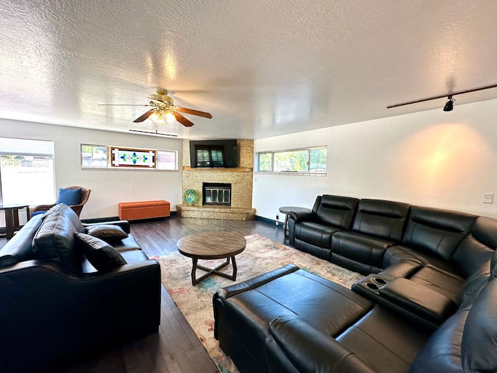 Home Sleeps 8, Heat/ac, 10 Mins To Most Attraction - Reno