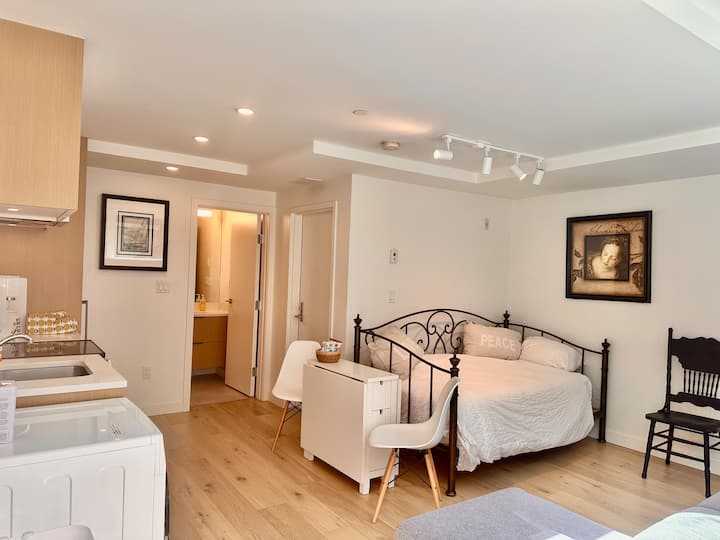 Beautiful Studio! Walk To Lolo. Convenient Spot! - Vancouver