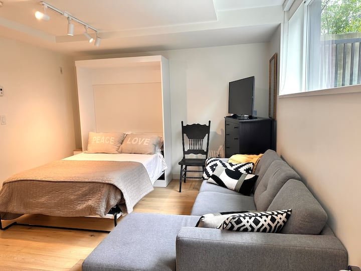 Beautiful Studio! Walk To Lolo. Convenient Spot! - North Vancouver