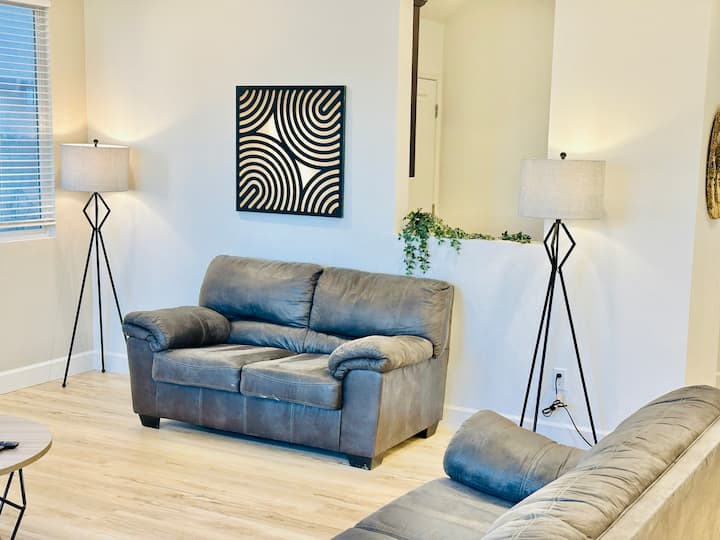 5-bedroom/sleeps-18/3-bath - Tracy, CA