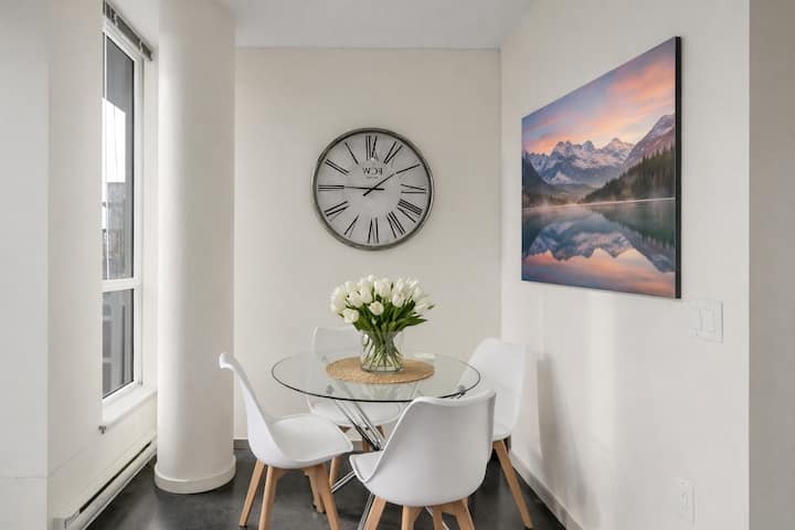 Downtown Delight - Central Location! - Victoria