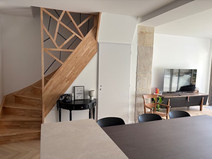 Maison De Centre Ville Rénovée Avec Extérieur - Niort