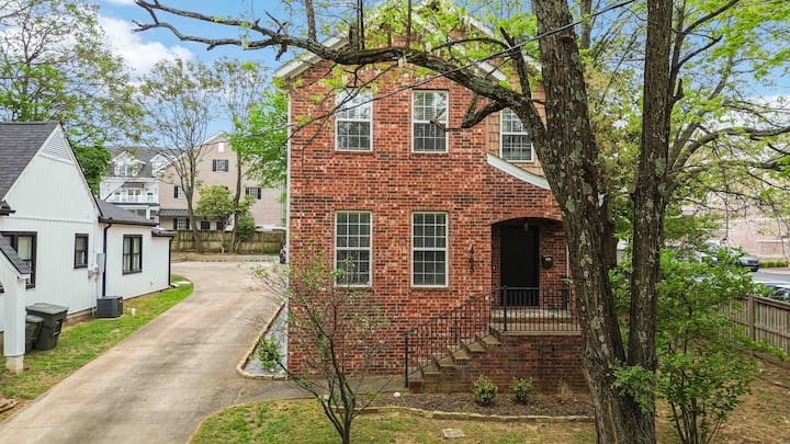 The Ila House - Fayetteville, AR