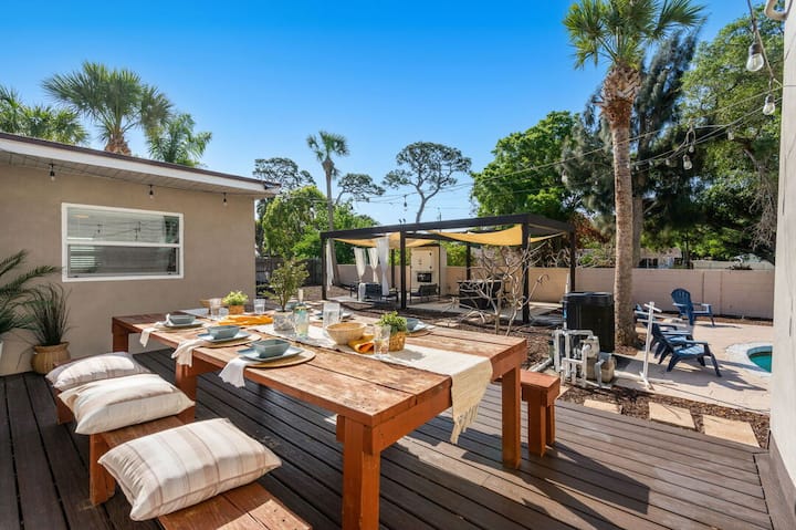 Group Friendly Escape W/ Heated Pool & Patio! - Cocoa Beach, FL