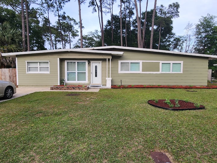 ​The Highland Drive Mcm Hidden Gem - Pensacola, FL