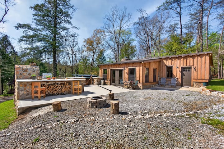 Riverside Cabin W/stone Pizza Oven & Hiking Trails - United States