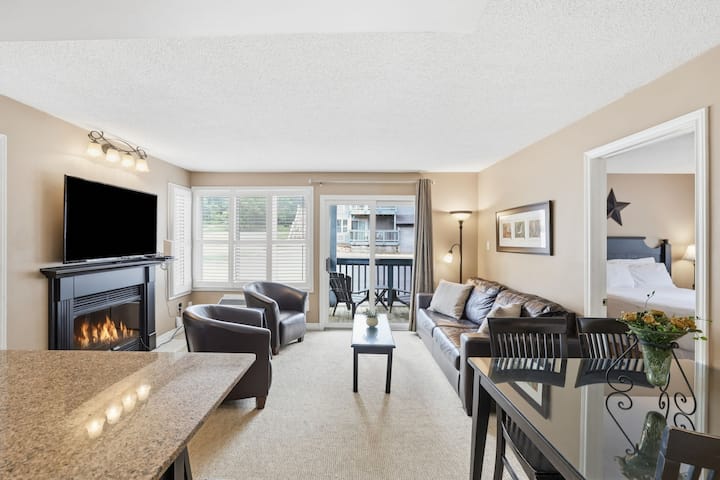 Cozy Creek Retreat: Pool, Hot Tub, Tennis! - Thornbury