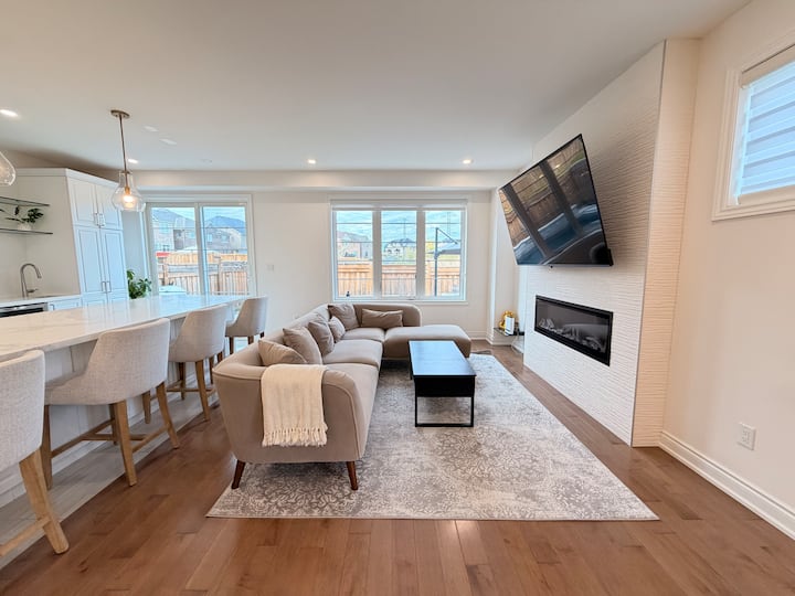 Modern Luxury Retreat W/ Heated Pool Firepit & Bbq - Oshawa