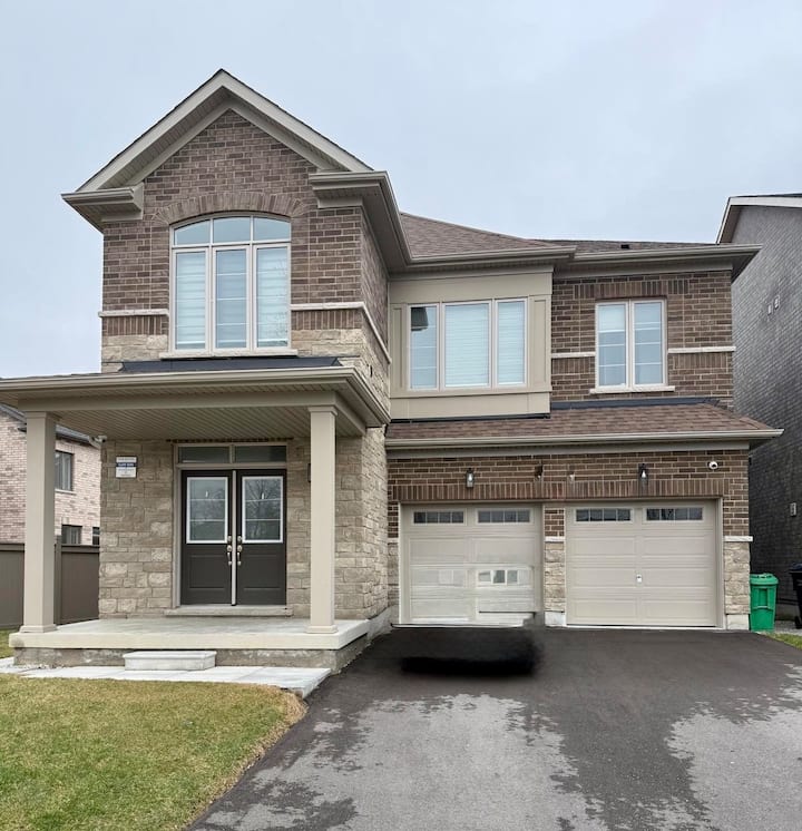 Newly Built 5 Bedroom House- Upper Level Only - Brampton