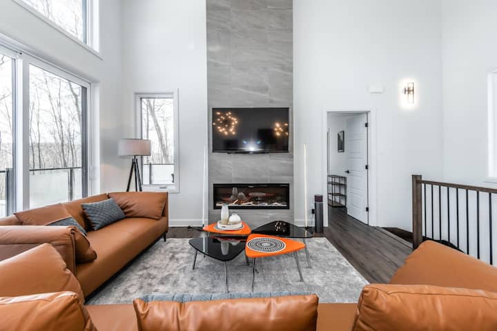 Luxurious Villa Tremblant 4 Bdrs, 4 Bthrs, Hot Tub - Mont-Tremblant