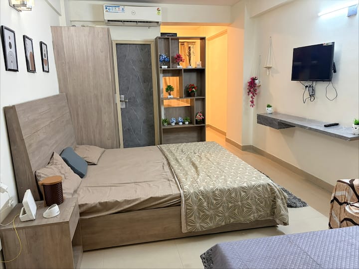 Elegant Airbnb Near City Center – Perfect Getaway - Ghaziabad