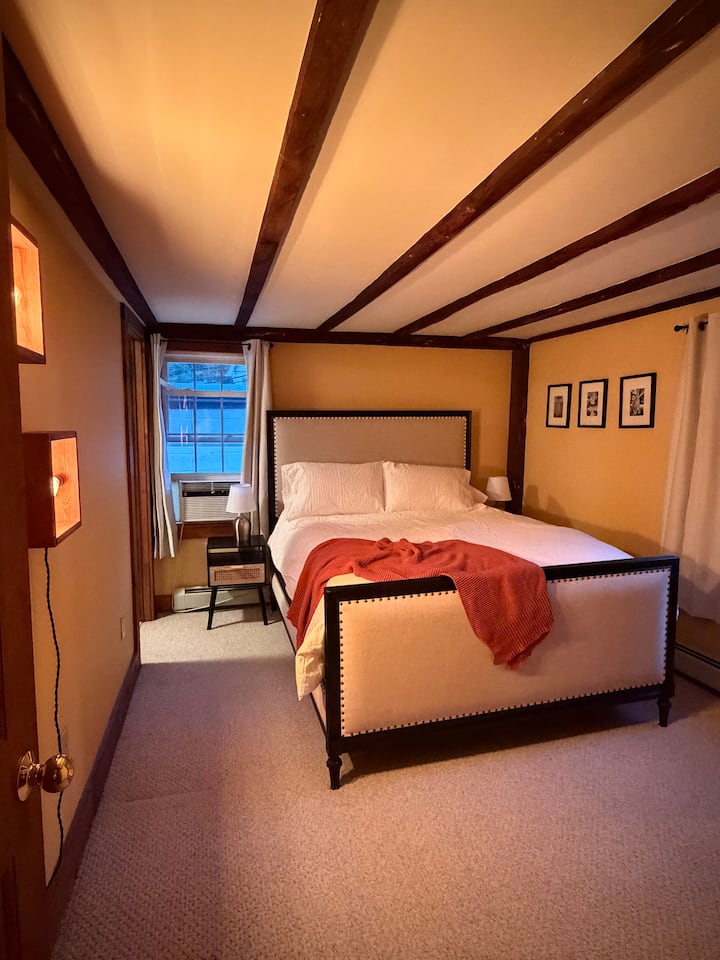 Village View Room. 1711 Grist Mill, Sandy Hook Ct - Sandy Hook, CT