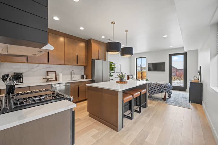 Mining Contemporary Medium Term Rental - Leadville, CO