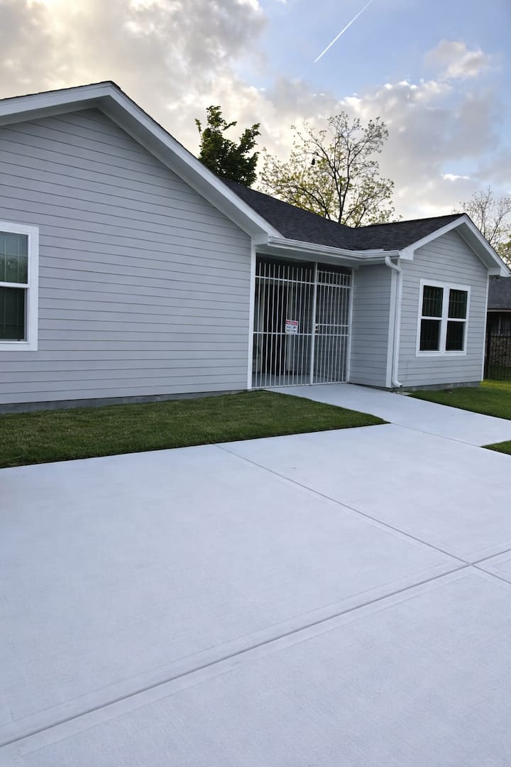 Brand New 3br Home | Modern Comfort + Top Location - Houston, TX