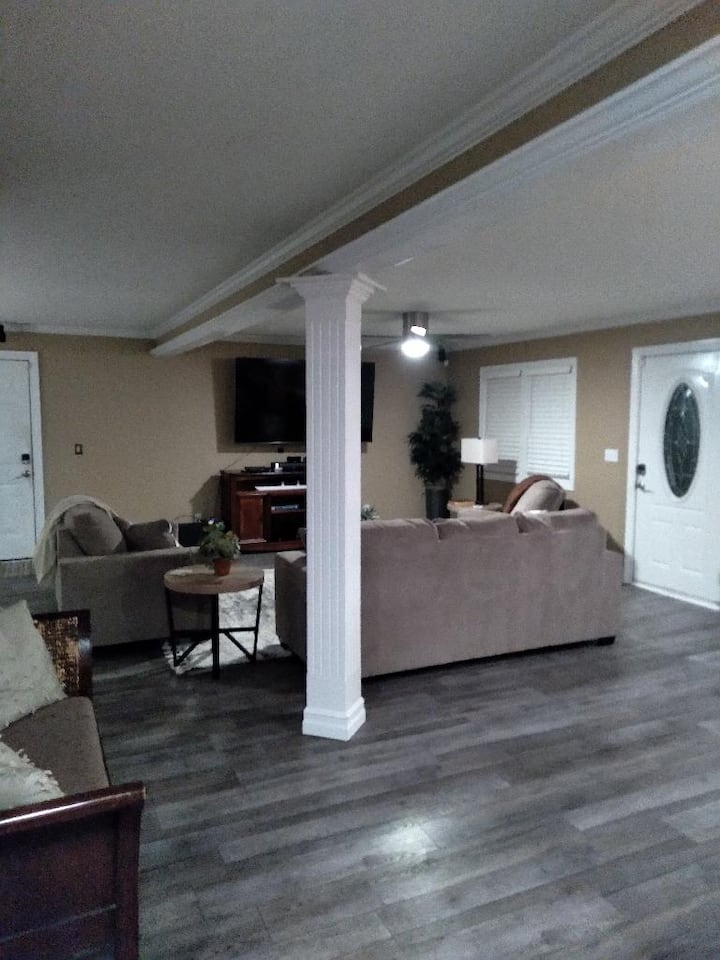 Newly Remodeled Home. Modern And Open Concept. - Fremont, OH