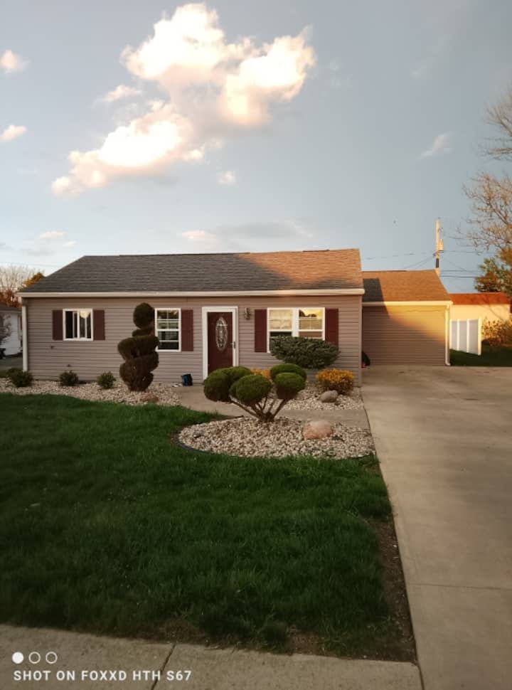 Newly Remodeled Home. Modern And Open Concept. - Fremont, OH