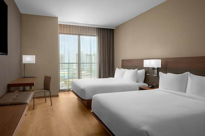 Cozy Rooms Near Beach With Rooftop Pool & Bar! - Clearwater Beach, FL