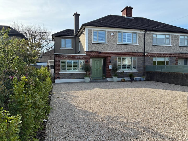 Family Stay In Dublin 18 – 4br Home, Garden, Bbq - Dun Laoghaire