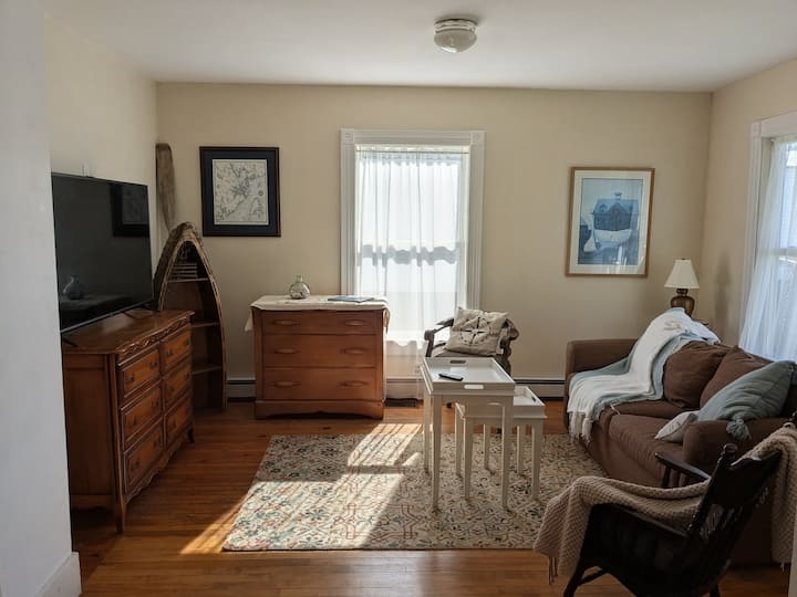 Historic Comfortable In-town One Bedroom Apartment - Eastport, ME