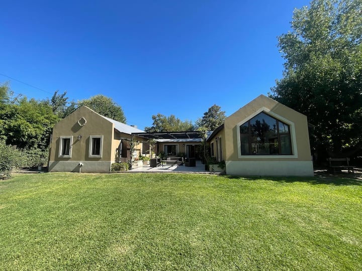 Casa Quinta Con Amplio Jardin - Bella Vista