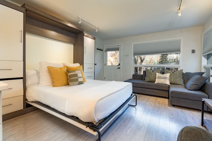 Aspen Riverfront Studio, Walk Everywhere! - Aspen, CO