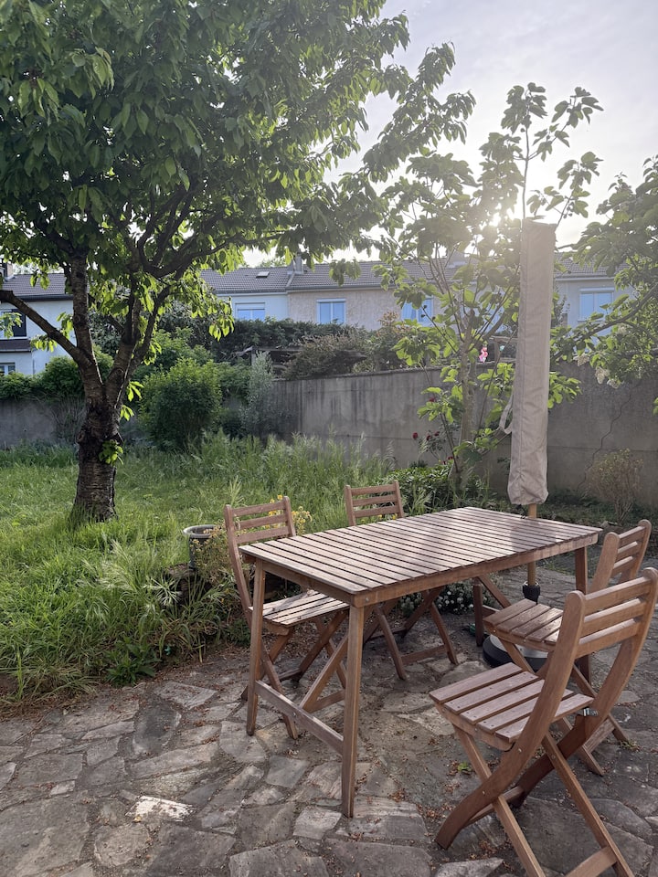 2 Pièces Charmants Avec Jardin Et Petit-déjeuner - Créteil