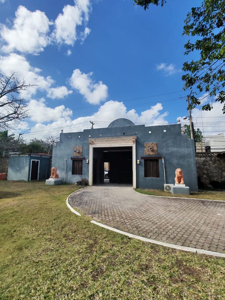 Casa Finca Grande Cenote Alberca Y Jardín - Cancún