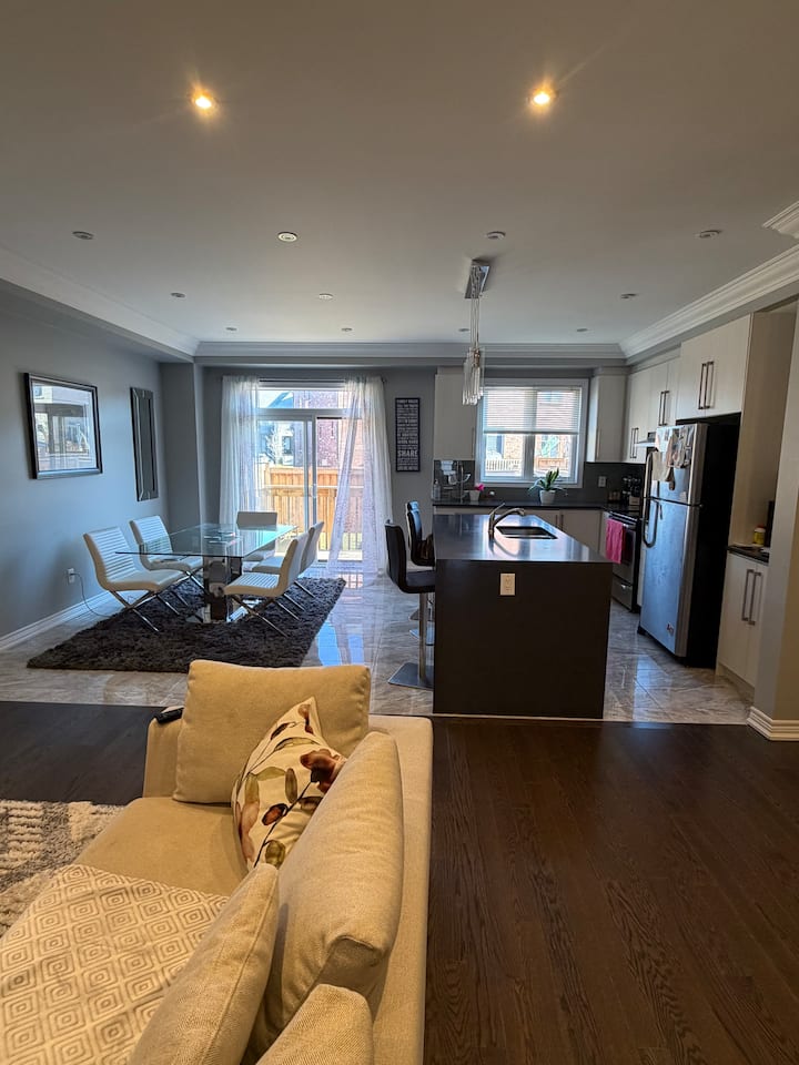 Enjoy A Cozy Stay In This Charming Home. - Innisfil