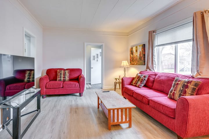 Walk To Old Town Saginaw! Charming Retreat W/ Yard - Saginaw, MI