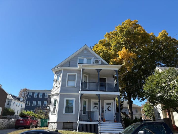 3br/1ba • Sleeps 7 • Walk To Historic Sites - The Lowell Folk Festival