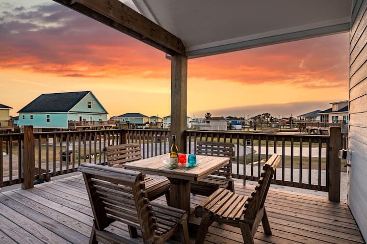 Tiki Bar! Close To The Beach! Pet-friendly! - Crystal Beach, TX