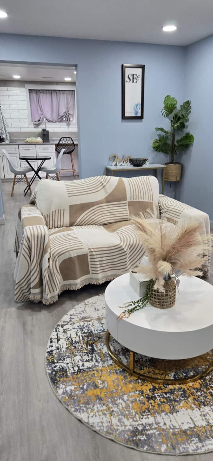 Quiet And Cozy Walk-out Basement Suite. - Norwood