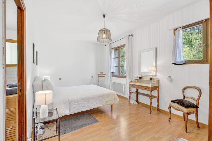 Chambre Blanche - Piscine - Gap